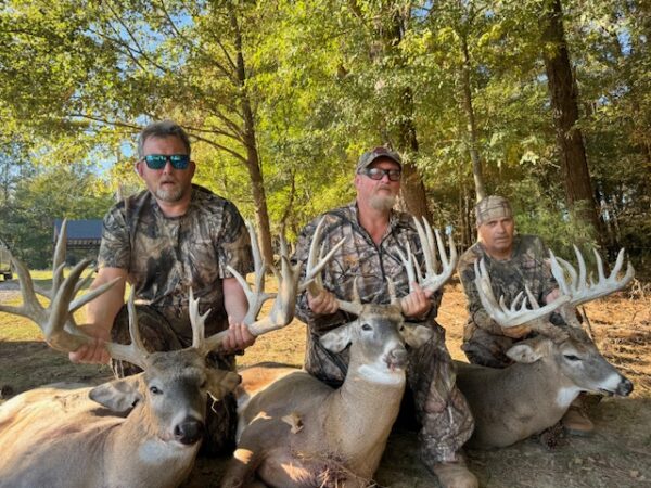 How Big Is a Buck? Scoring 170″, 180″ and 200″ (With Photo Examples ...